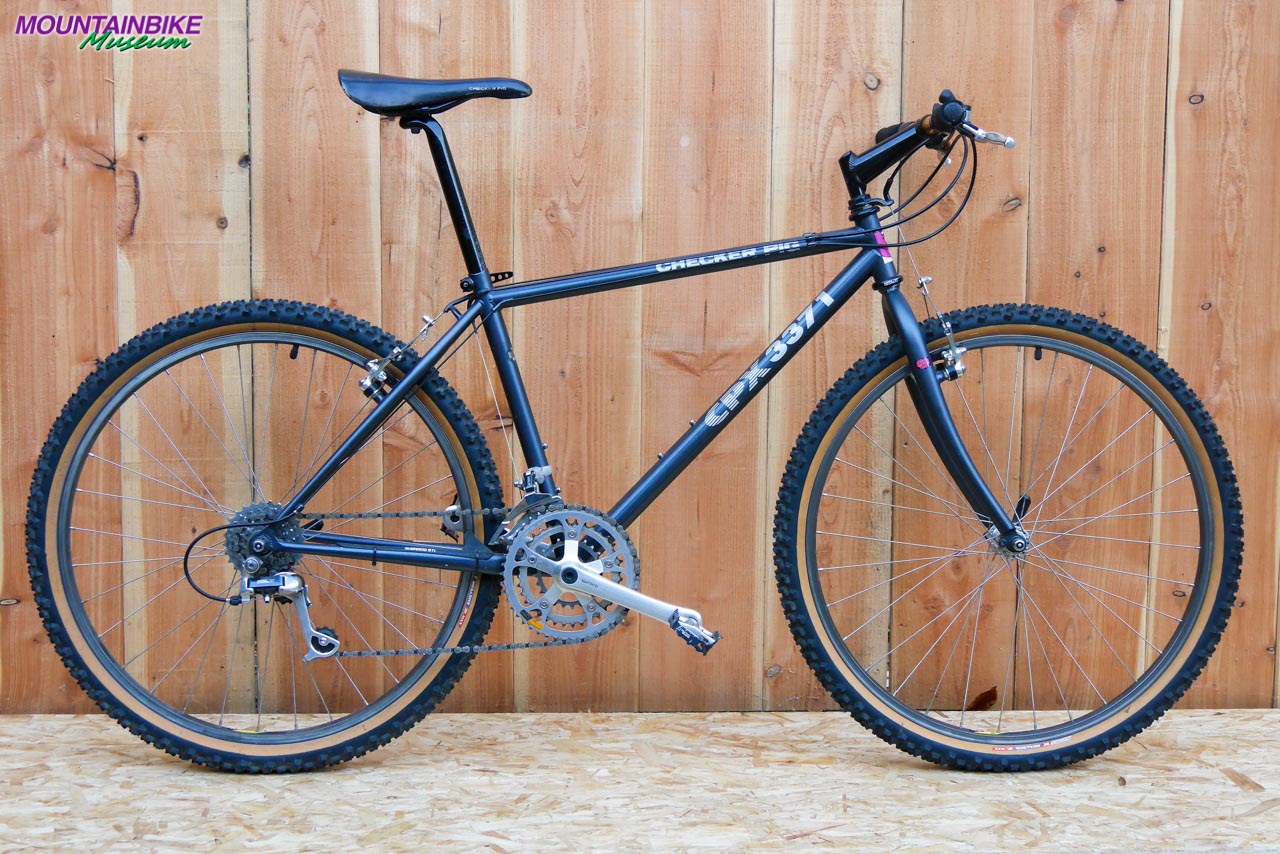 Checker Pig 3371 | 682